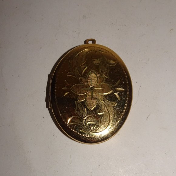 Winard | Jewelry | Vtg Winard 2k Gf Engraved Pendant Locket | Poshmark